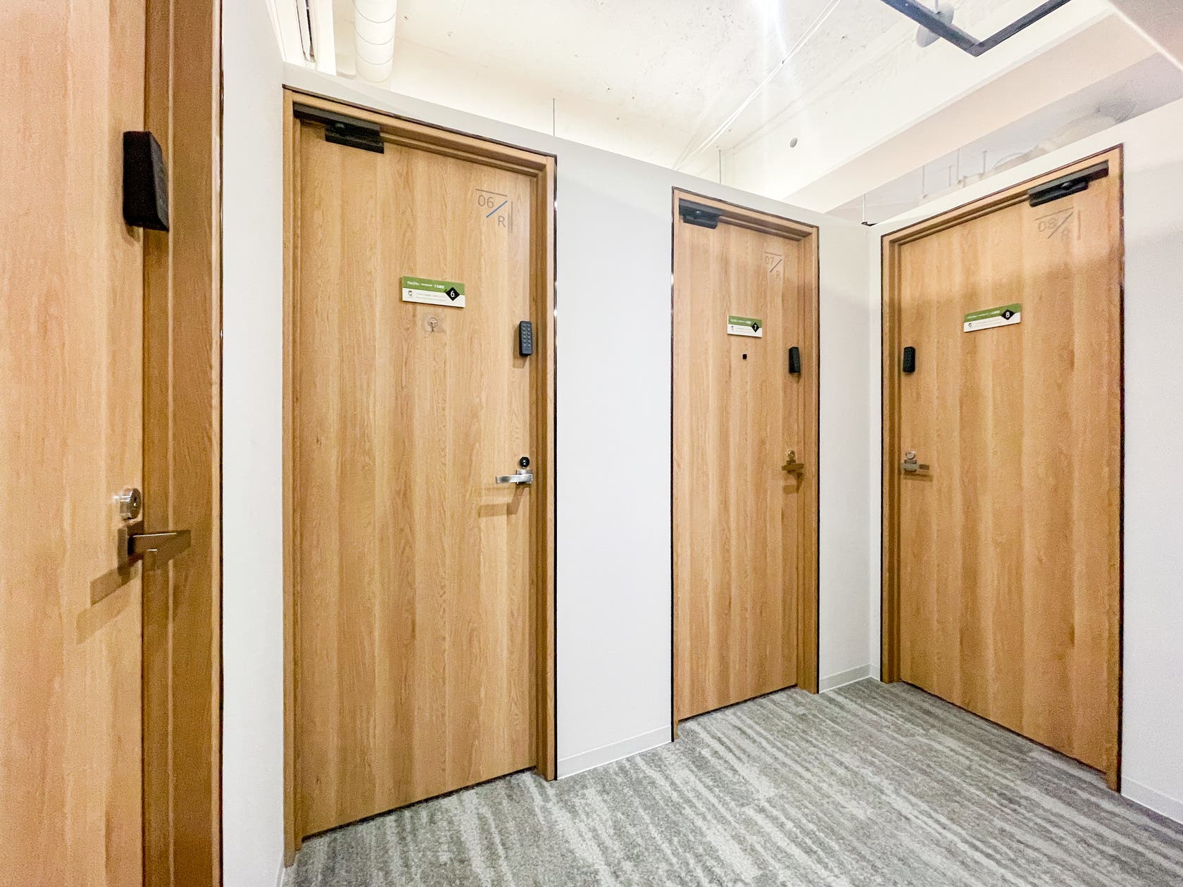 【高田馬場駅徒歩3分】モニター付き1人用ワークスペース🌼Wi-Fi完備🌼✨会議/テレワーク/勉強などに✨の写真6