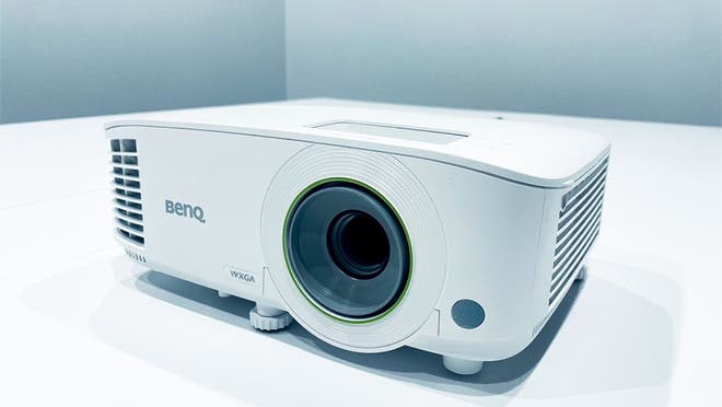 全面ホワイトボードの会議室・無料貸し出しのプロジェクターでプレゼンテーションなど可能。普段とは少し違った空間での会議などの写真5