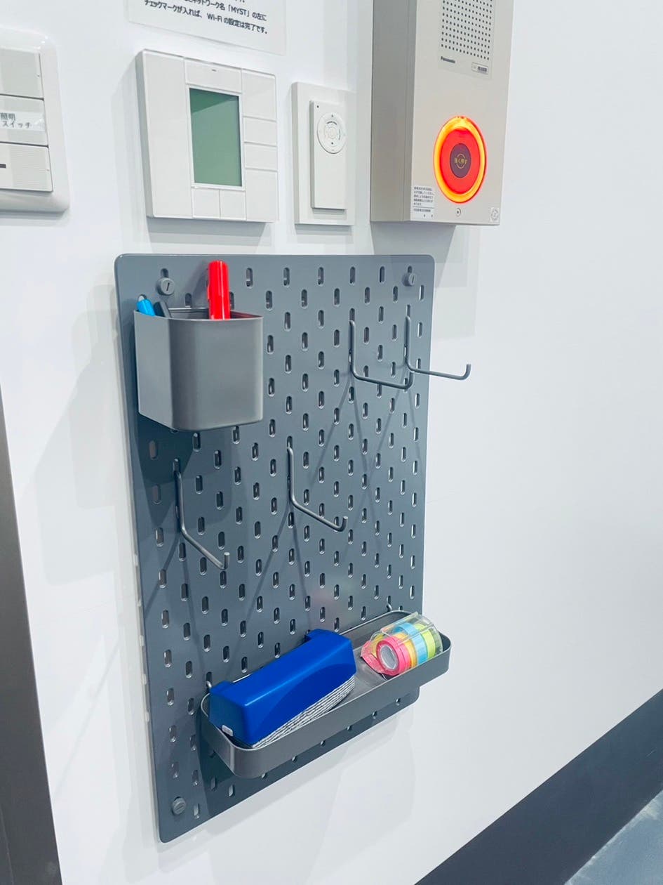 全面ホワイトボードの会議室・無料貸し出しのプロジェクターでプレゼンテーションなど可能。普段とは少し違った空間での会議などの写真9