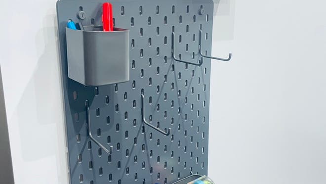 全面ホワイトボードの会議室・無料貸し出しのプロジェクターでプレゼンテーションなど可能。普段とは少し違った空間での会議などの写真9