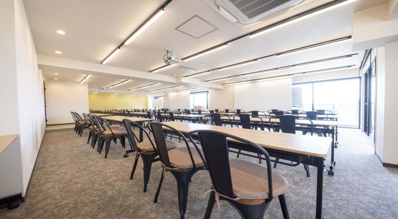 8A【新宿御苑前駅2分】69名着席の会議室！設備・備品が充実♪Wi-Fi無料！清掃で衛生面も安心♥便利な駅近