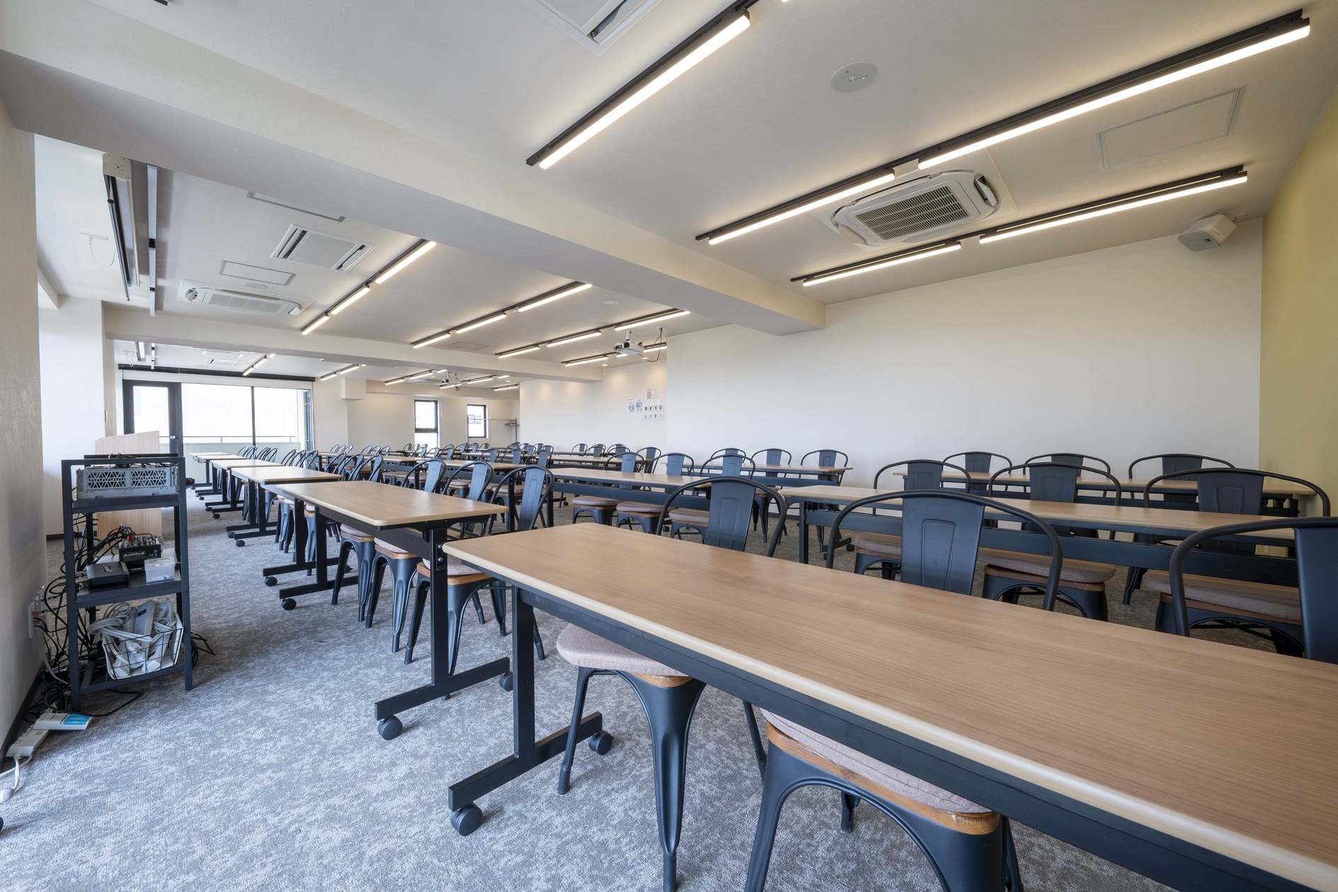 8A【新宿御苑前駅2分】69名着席の会議室！設備・備品が充実♪Wi-Fi無料！清掃で衛生面も安心♥便利な駅近の写真4
