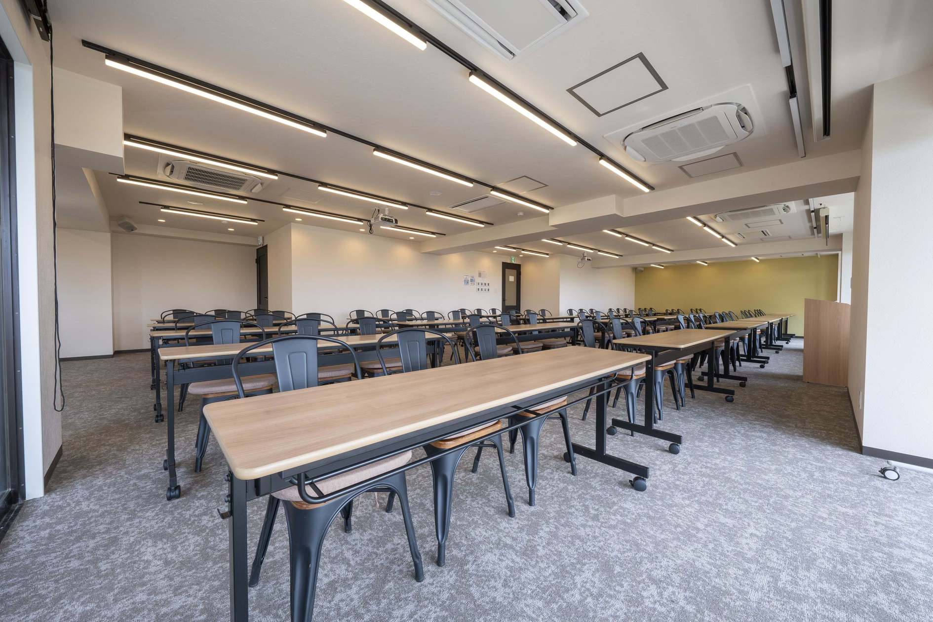 8A【新宿御苑前駅2分】69名着席の会議室！設備・備品が充実♪Wi-Fi無料！清掃で衛生面も安心♥便利な駅近の写真5