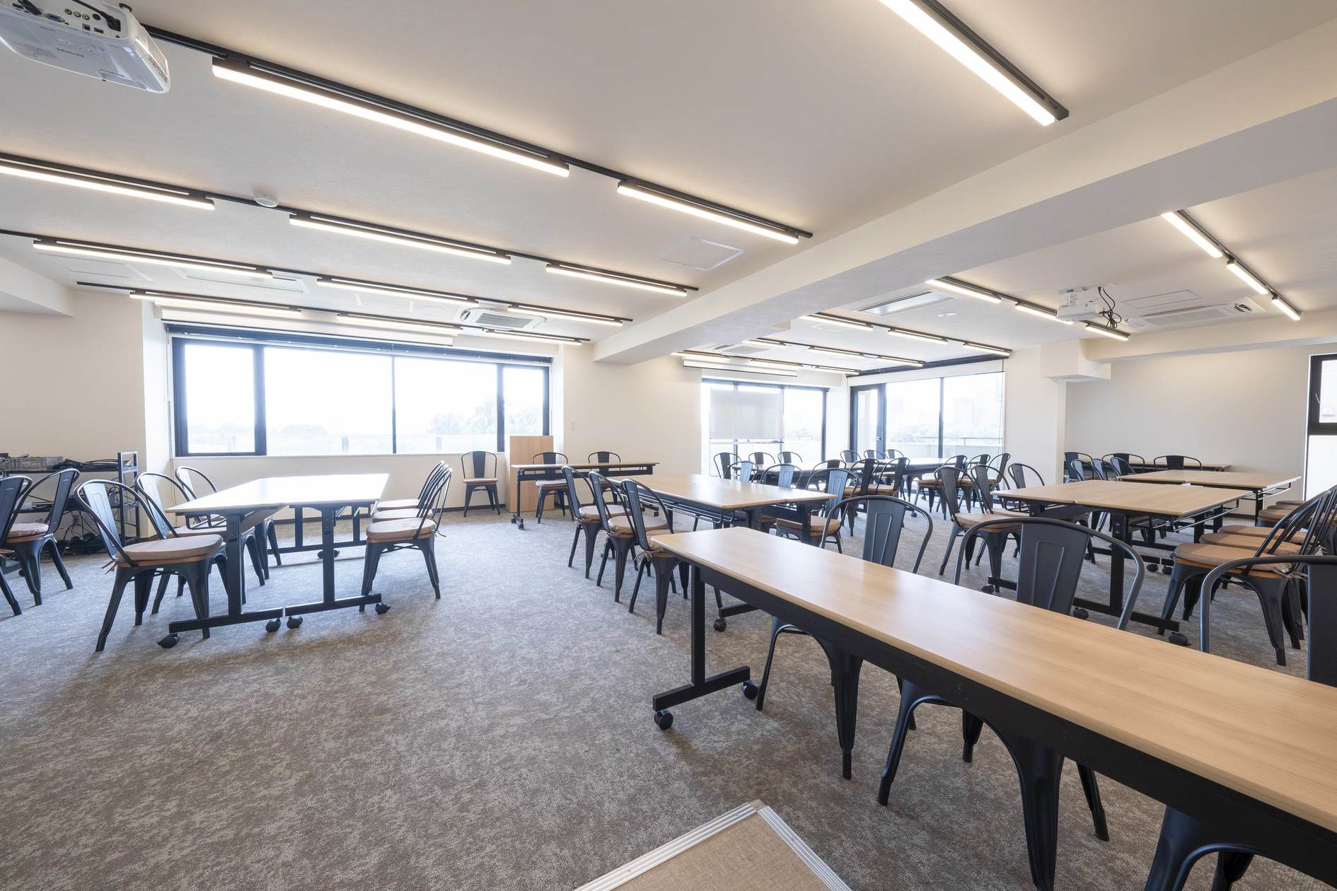 8A【新宿御苑前駅2分】69名着席の会議室！設備・備品が充実♪Wi-Fi無料！清掃で衛生面も安心♥便利な駅近の写真8