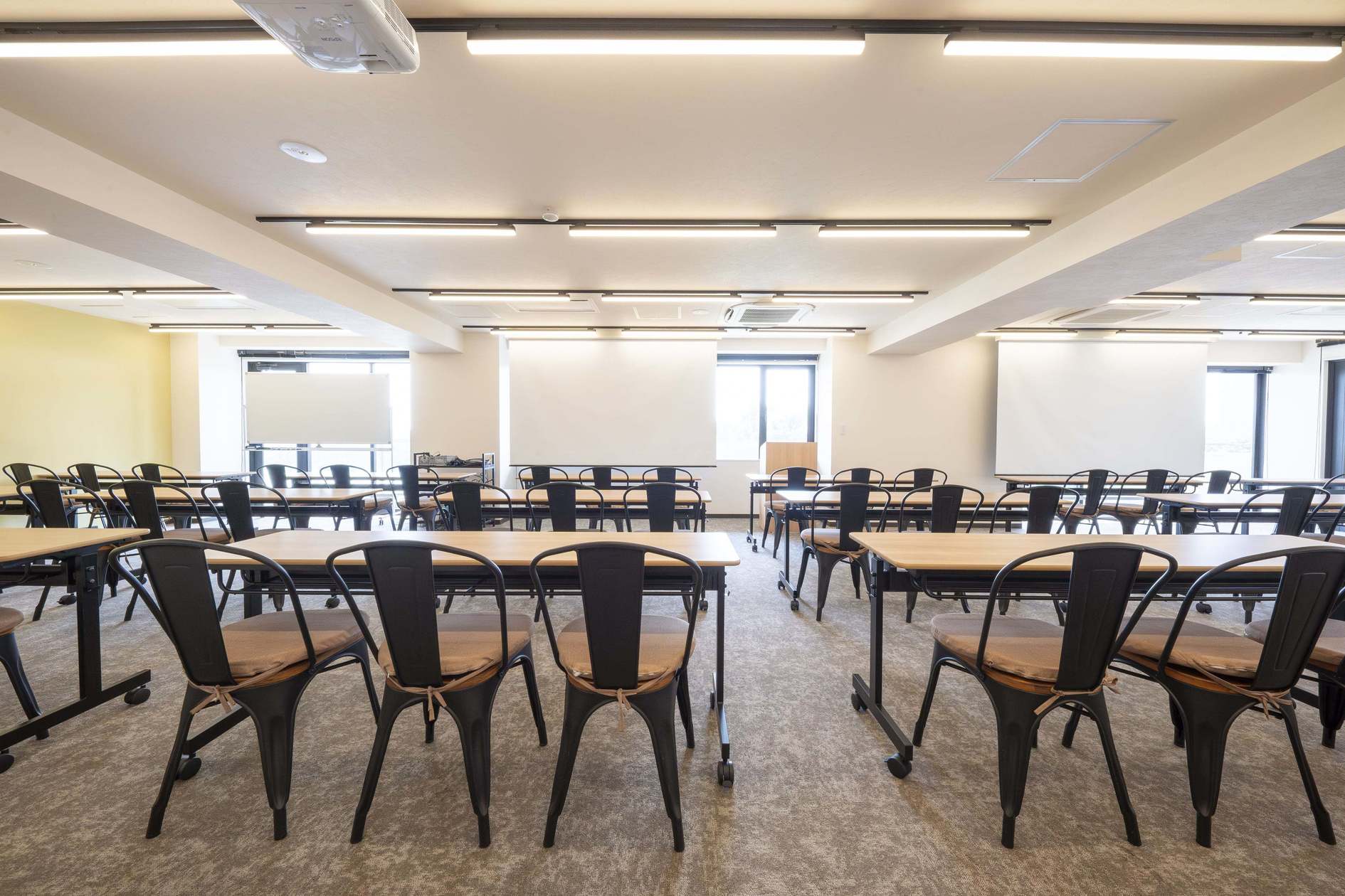 8A【新宿御苑前駅2分】69名着席の会議室！設備・備品が充実♪Wi-Fi無料！清掃で衛生面も安心♥便利な駅近の写真11