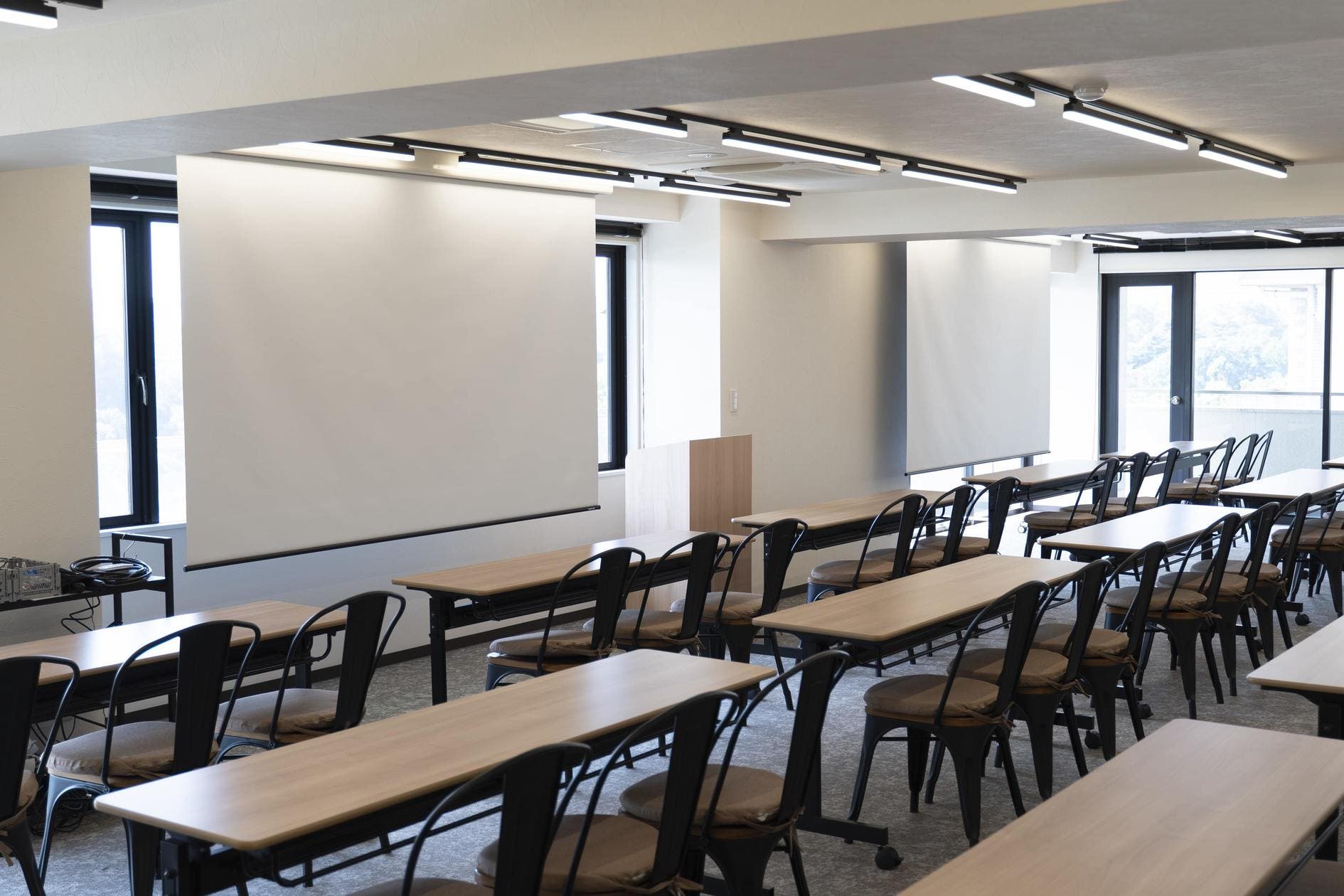 8A【新宿御苑前駅2分】69名着席の会議室！設備・備品が充実♪Wi-Fi無料！清掃で衛生面も安心♥便利な駅近の写真12