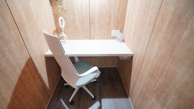 <ビズボ栄駅前No.3>駅直結🚶【ゆったり広めブース】栄駅徒歩2分🚃光回線Wi-Fi📶電源🔌テレワーク/ZOOMの写真1