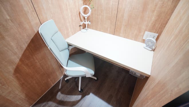 <ビズボ栄駅前No.5>駅直結🚶【ゆったり広めブース】栄駅徒歩2分🚃光回線Wi-Fi📶電源🔌テレワーク/ZOOMの写真1