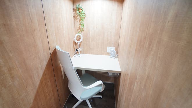 <ビズボ栄駅前No.7>駅直結🚶【換気ファン付完全個室】栄駅徒歩2分🚃光回線Wi-Fi📶電源🔌テレワーク/ZOOMの写真1