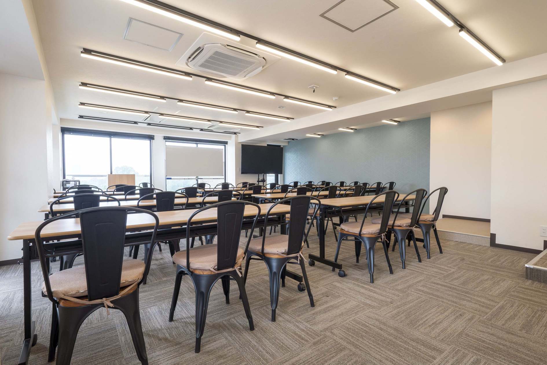 8B【新宿御苑前駅2分】39名着席の会議室！設備・備品が充実♪Wi-Fi無料！清掃で衛生面も安心♥便利な駅近の写真2