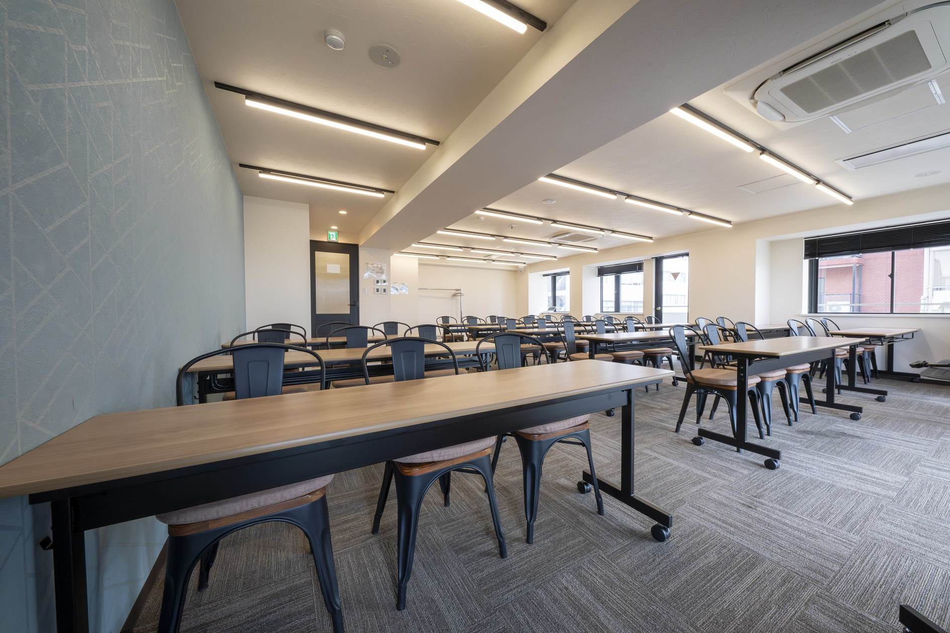 8B【新宿御苑前駅2分】39名着席の会議室！設備・備品が充実♪Wi-Fi無料！清掃で衛生面も安心♥便利な駅近の写真4