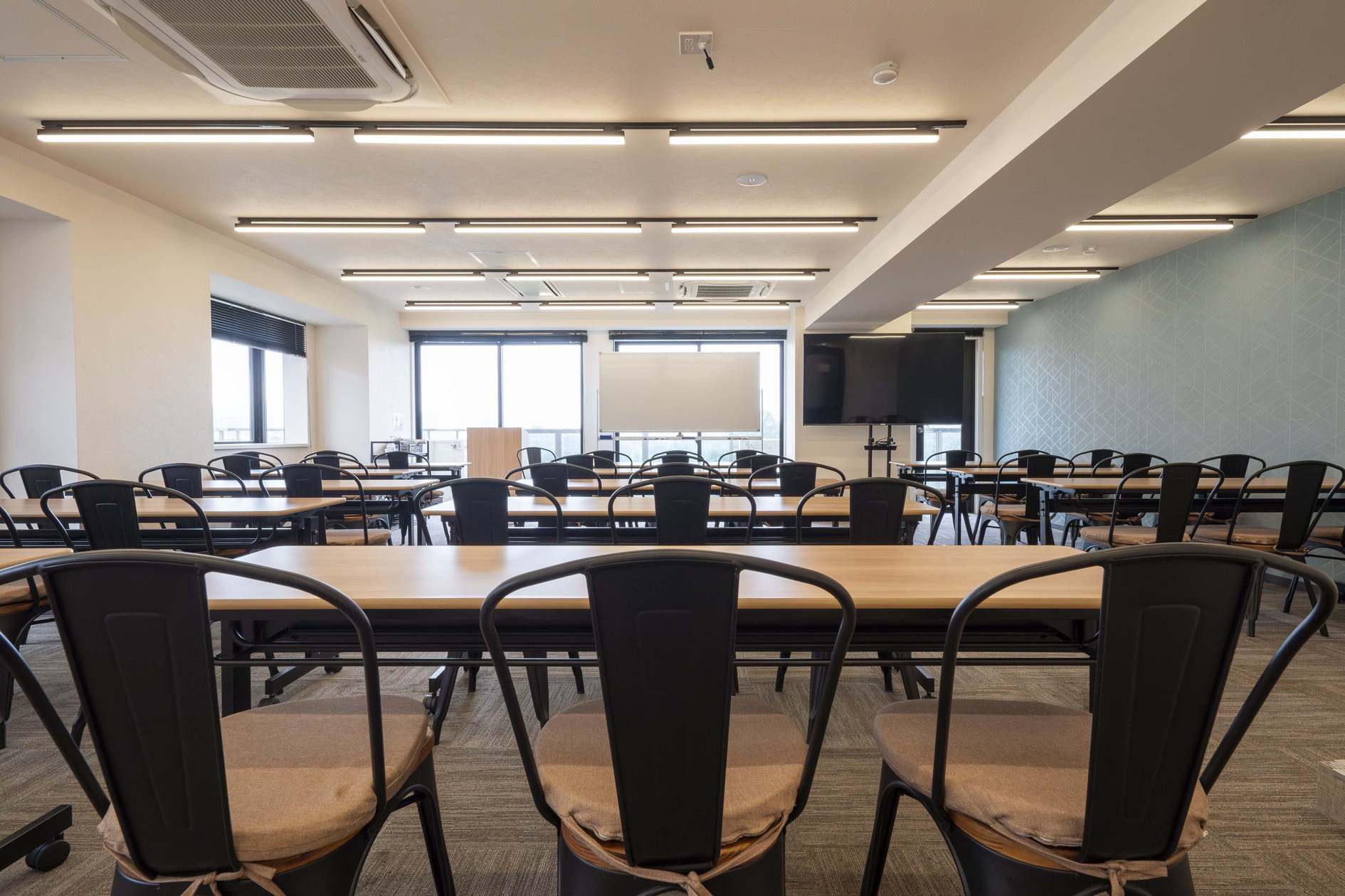 8B【新宿御苑前駅2分】39名着席の会議室！設備・備品が充実♪Wi-Fi無料！清掃で衛生面も安心♥便利な駅近の写真5