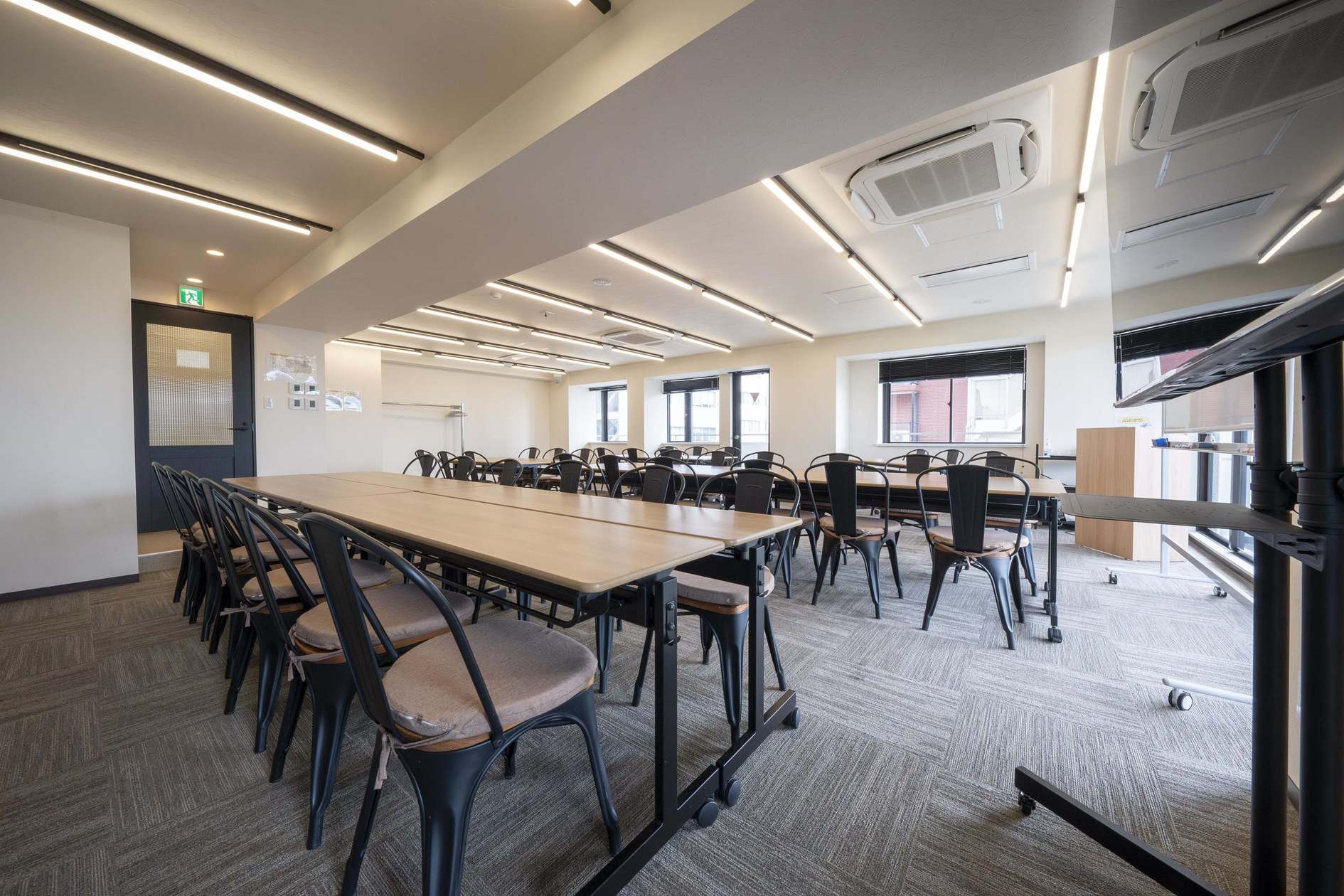 8B【新宿御苑前駅2分】39名着席の会議室！設備・備品が充実♪Wi-Fi無料！清掃で衛生面も安心♥便利な駅近の写真9