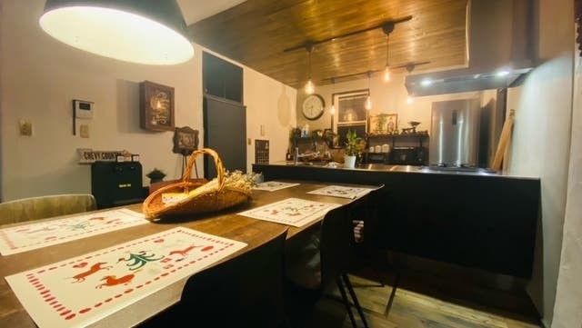 【こびとのいえ】まるまる、無料駐車場4台完備、大型プロジェクター、Wi-Fiの写真1