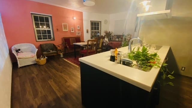 【こびとのいえ2F】無料駐車場4台完備、大型プロジェクター、Wi-Fiの写真3