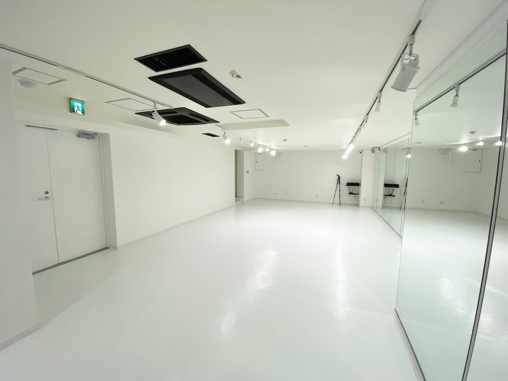 札幌中心部にNEWオープン！ 広々50㎡、メガドンキ隣りでアクセス抜群！！綺麗でオシャレな映えるスタジオ☆の写真4