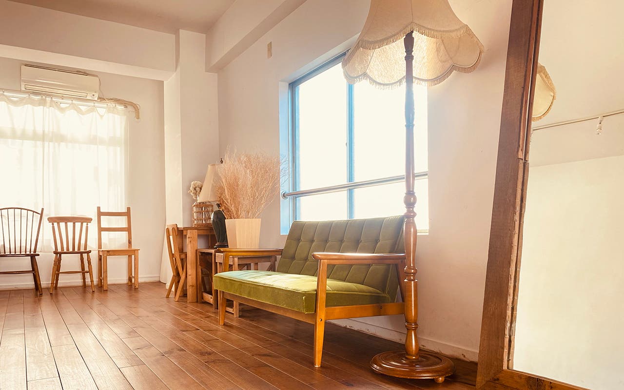 代々木ヴィンテージマンション内の自然光と木とドライフラワーに包まれたの空間の写真14