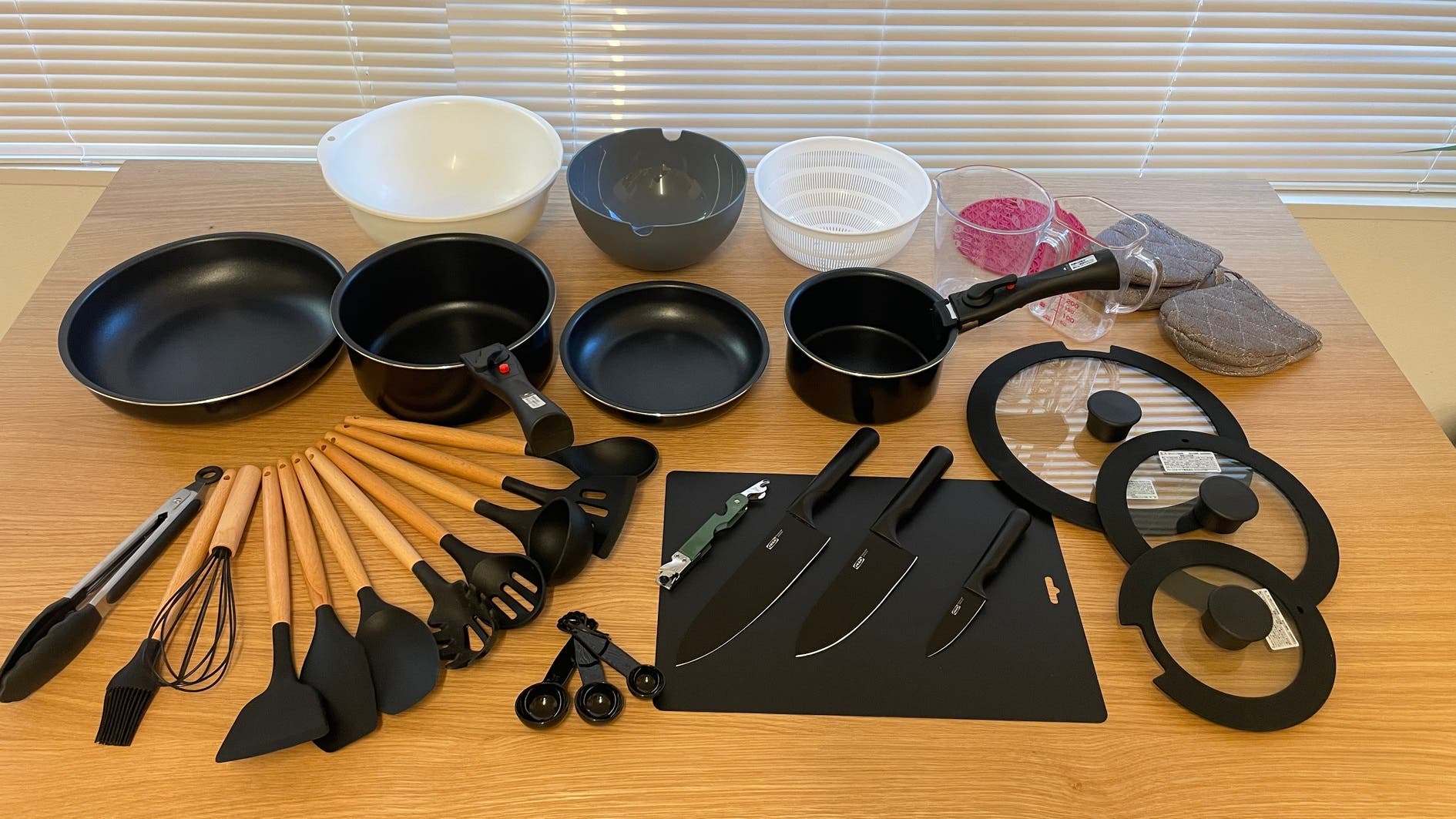 ボドゲ秋葉原7号店🌟ボードゲーム８５種類🎲ダーツ🎯プロジェクター📽️大画面TV📺光回線の写真27