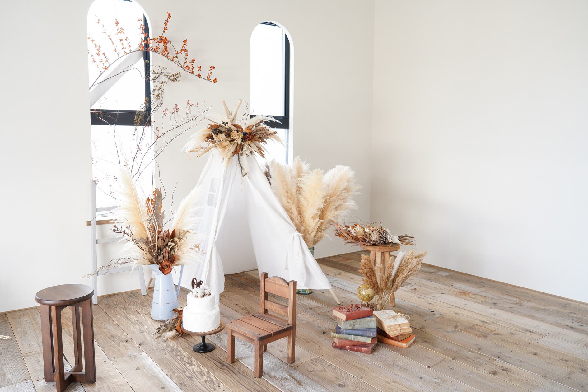 【１時間〜利用可能】自然光が綺麗/廃材の床材に漆喰の空間/撮影小物充実の写真5