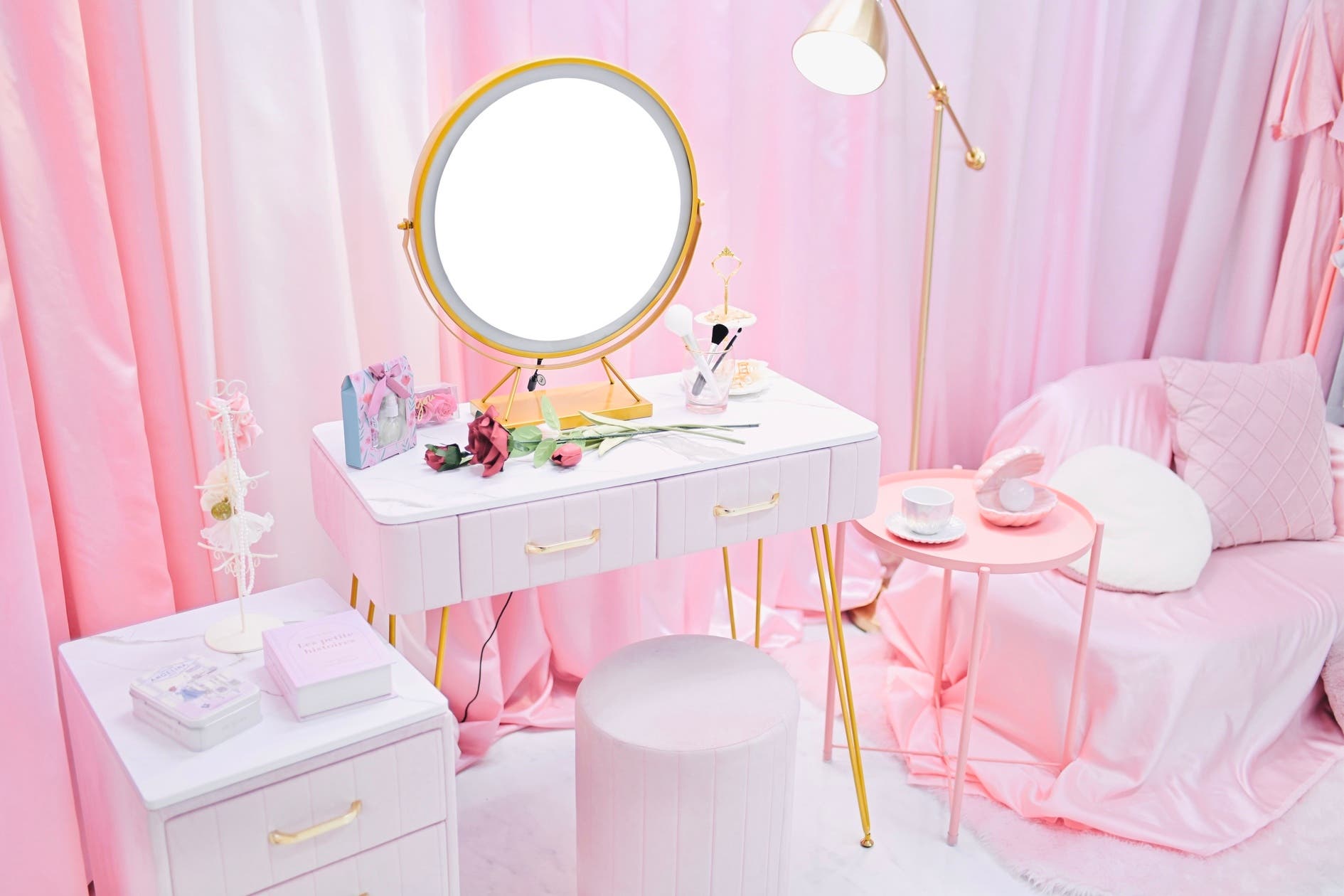 期間限定クリスマスツリー🎄「自然光ブース・ピンクブース・ゲーミングブース・ネオン・カラーペーパー(背景紙)」池袋駅〜東上線5分の写真9