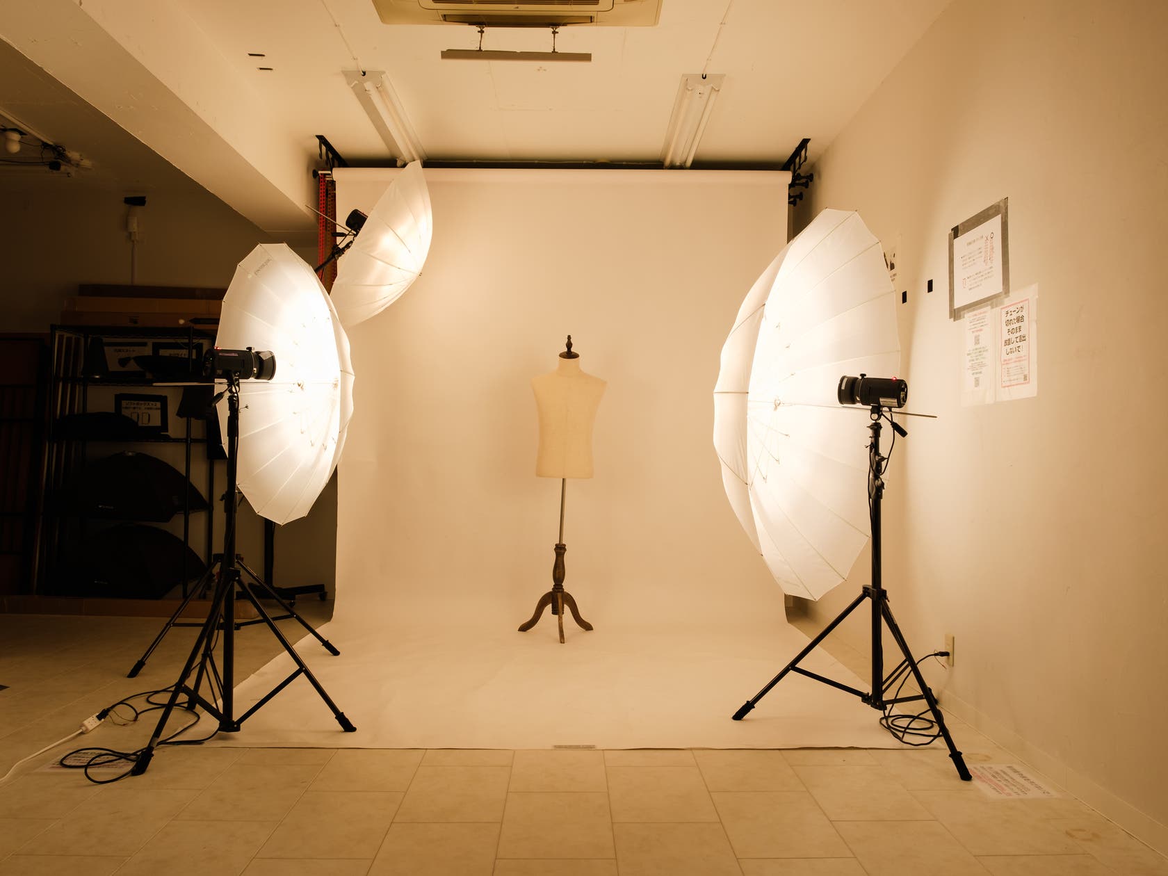 【本格撮影スタジオが1H/3300円〜】上野・浅草の天高2.8mの無料機材多数の超ハイコスパの撮影スタジオの写真6