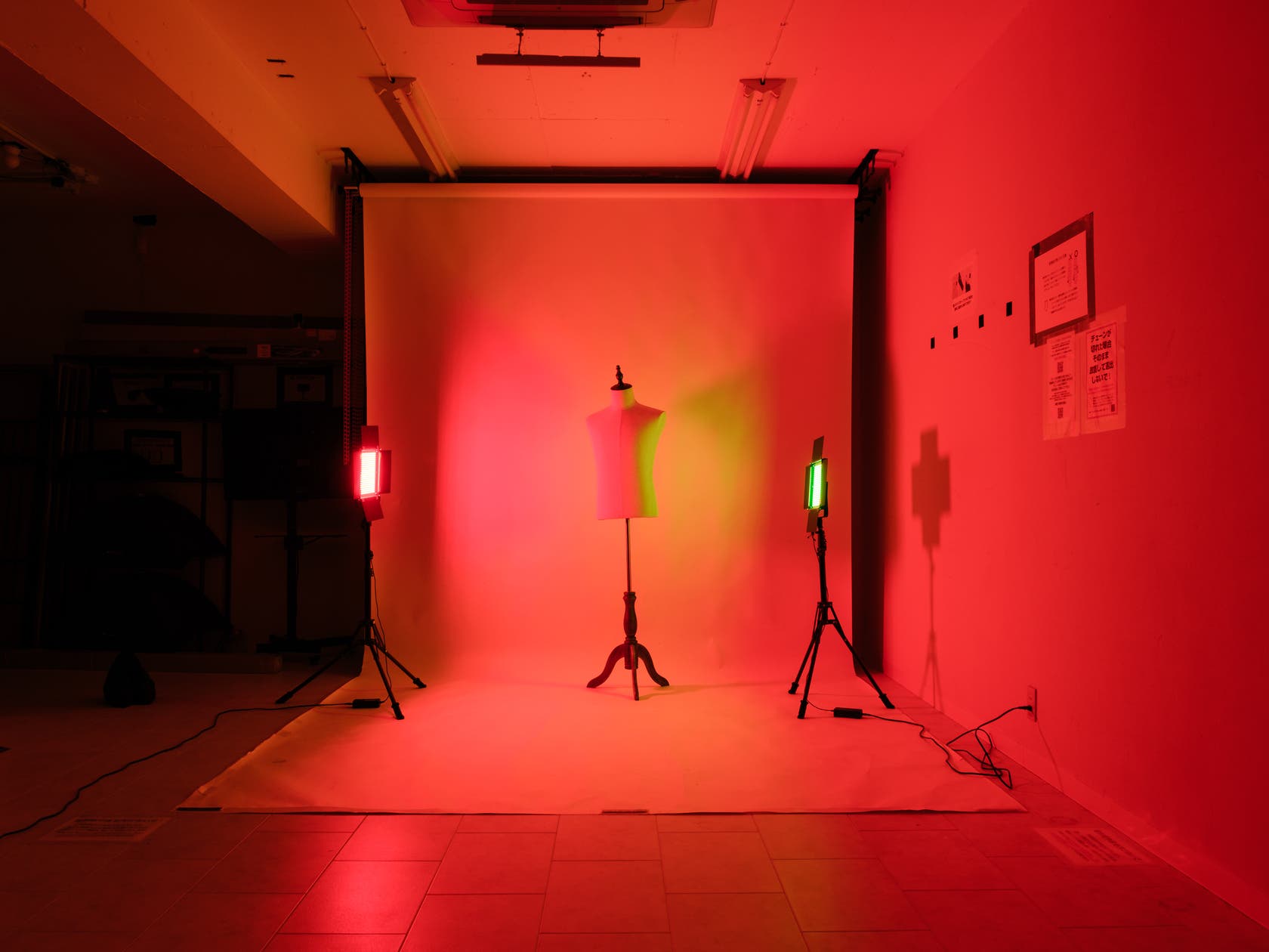 【本格撮影スタジオが1H/3300円〜】上野・浅草の天高2.8mの無料機材多数の超ハイコスパの撮影スタジオの写真7