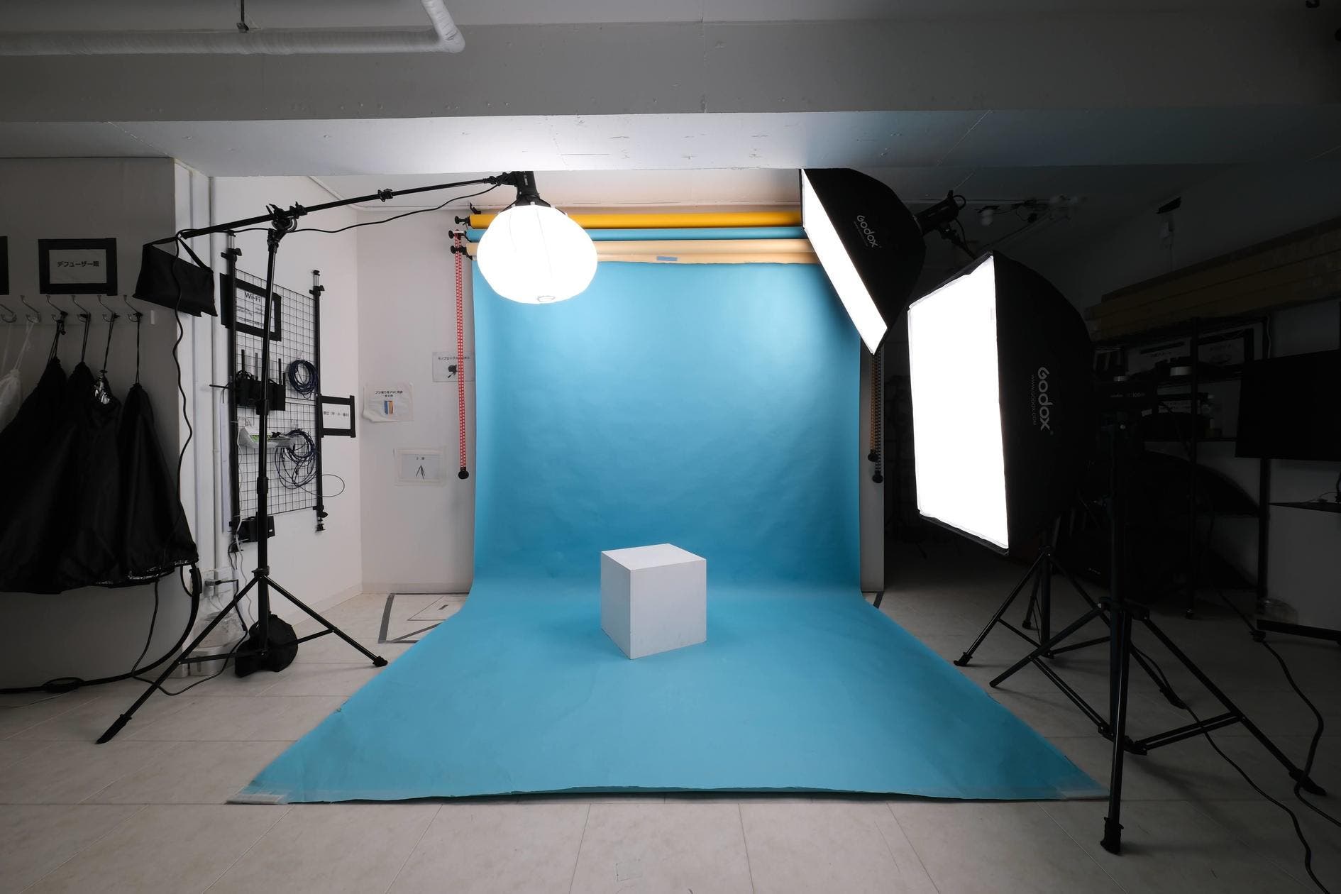 【本格撮影スタジオが1H/3300円〜】上野・浅草の天高2.8mの無料機材多数の超ハイコスパの撮影スタジオの写真12