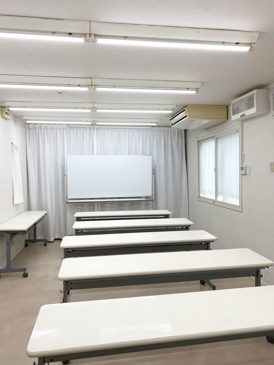 【平塚駅 徒歩1分】【貸会議室として３０年の堅実な実績】【B室-会議・講座・教室開校  最大12名 天高2.5メートル】の写真1
