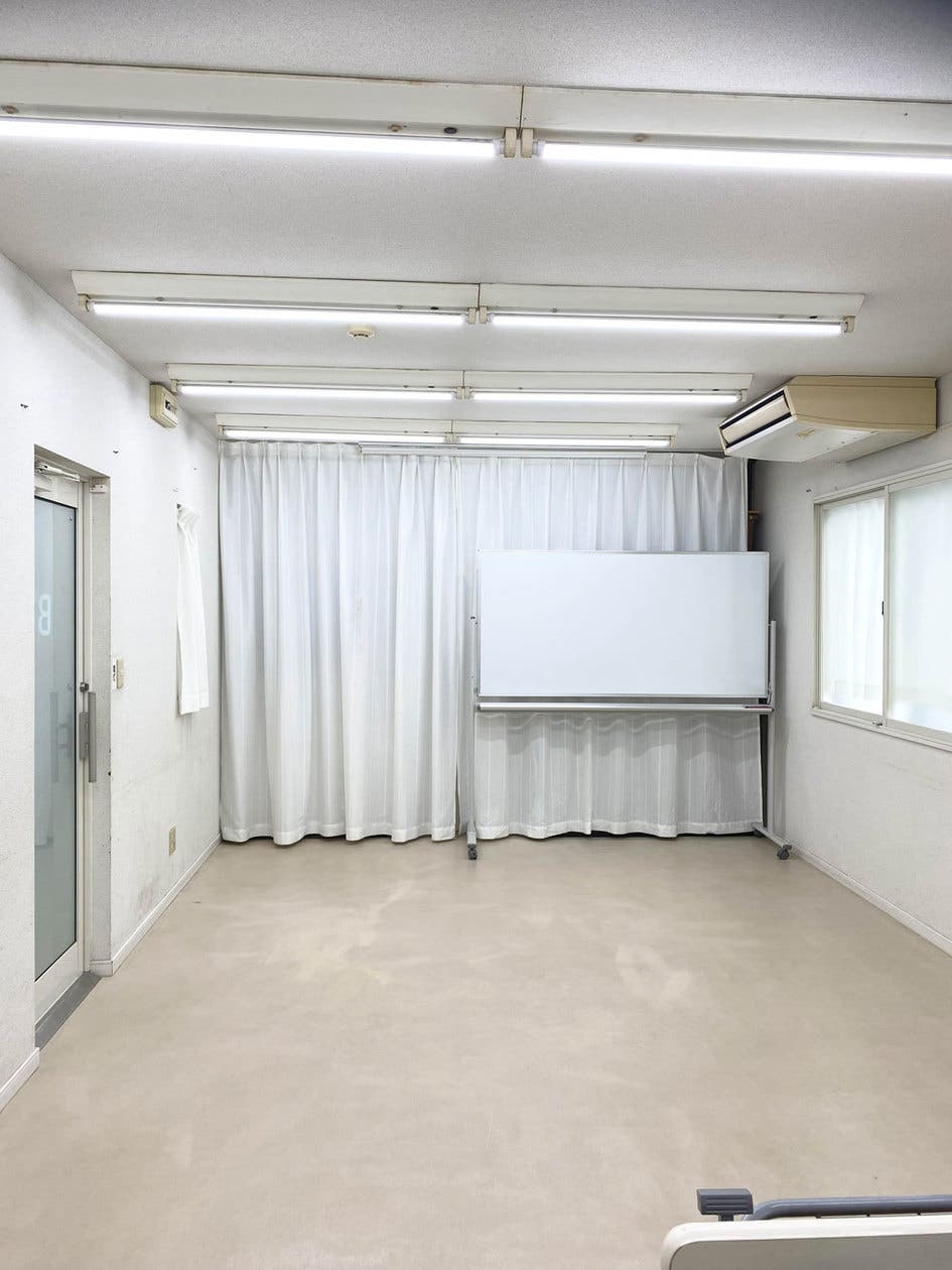 【平塚駅 徒歩1分】【貸会議室として３０年の堅実な実績】【B室-会議・講座・教室開校  最大12名 天高2.5メートル】の写真4