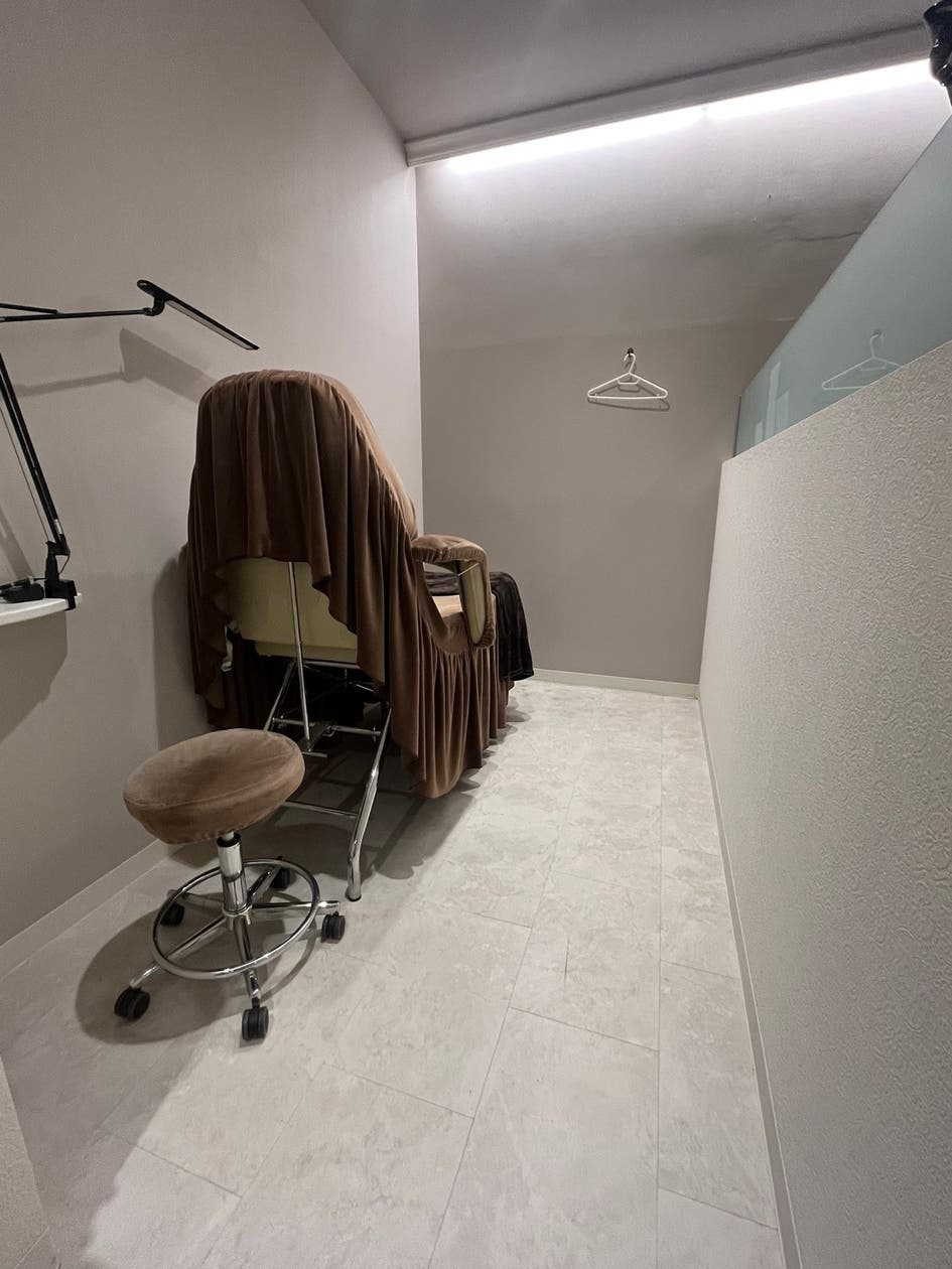 【京王線府中駅徒歩5分】アイリスト向けレンタルサロンスペース/路面店1階のリラックスできる空間の写真4