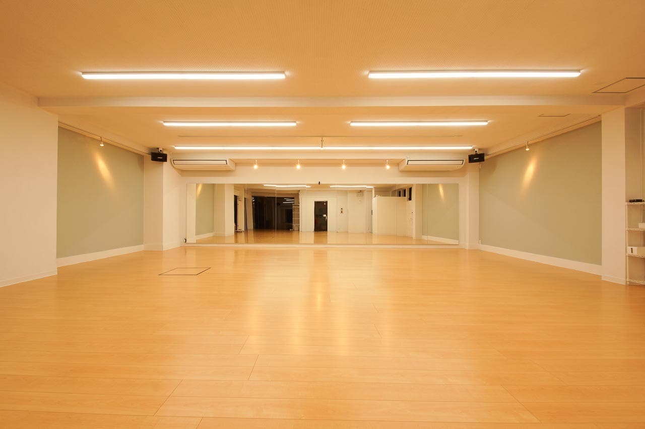 【館林で人気No.1のダンススタジオ】大型ミラー完備丨1時間から利用可丨当日予約OK丨BOSEのスピーカー🔊の写真1