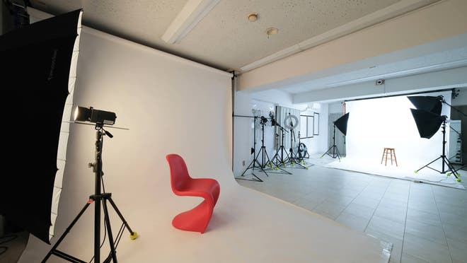 横浜駅徒歩6分【神奈川県内最安!!★本格撮影スタジオ】1H/2400円〜★背景紙&機材込み写真&動画撮影に最適なスタジオの写真1