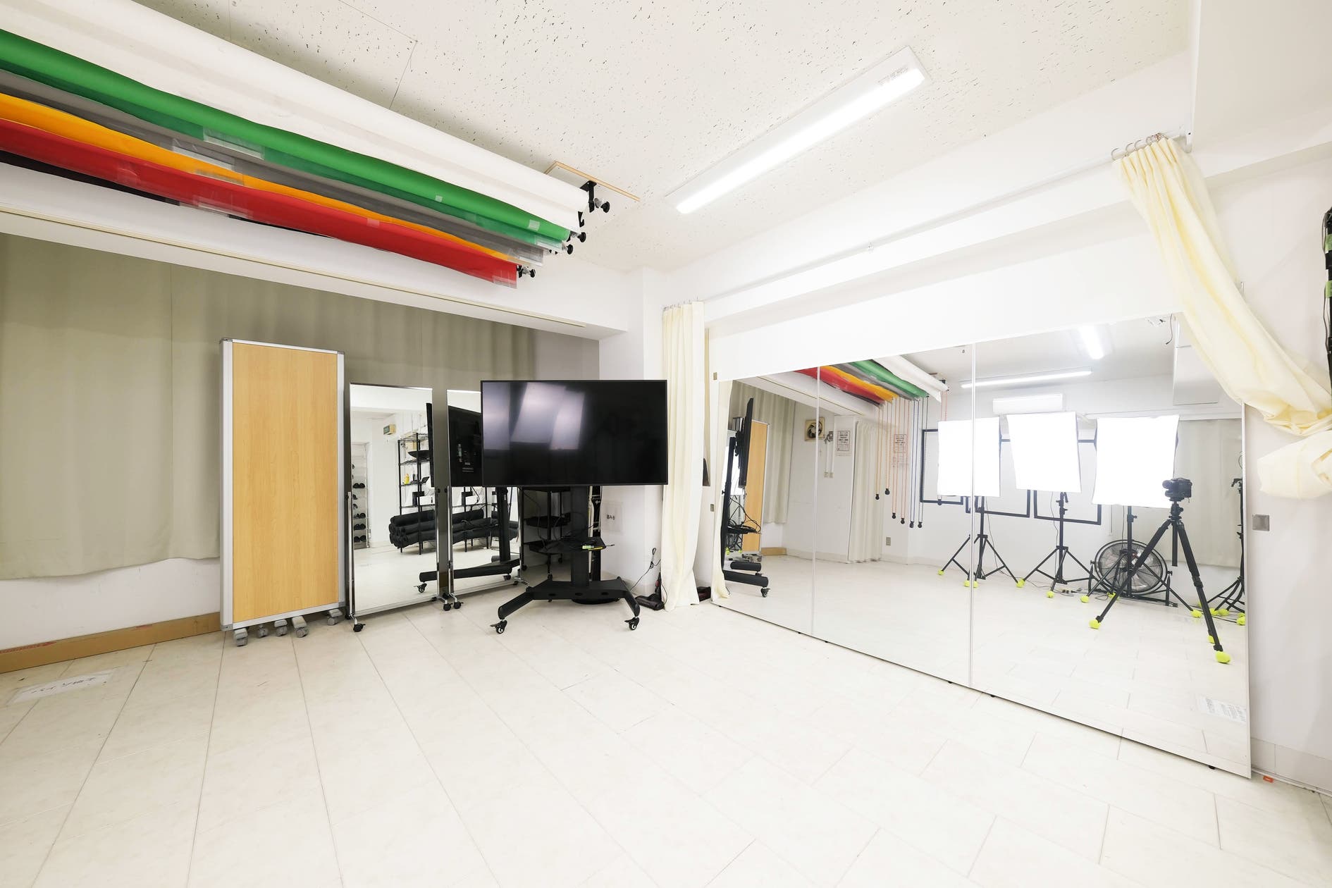 横浜駅徒歩6分【神奈川県内最安!!★本格撮影スタジオ】1H/2400円〜★背景紙＆機材込み写真＆動画撮影に最適なスタジオの写真8