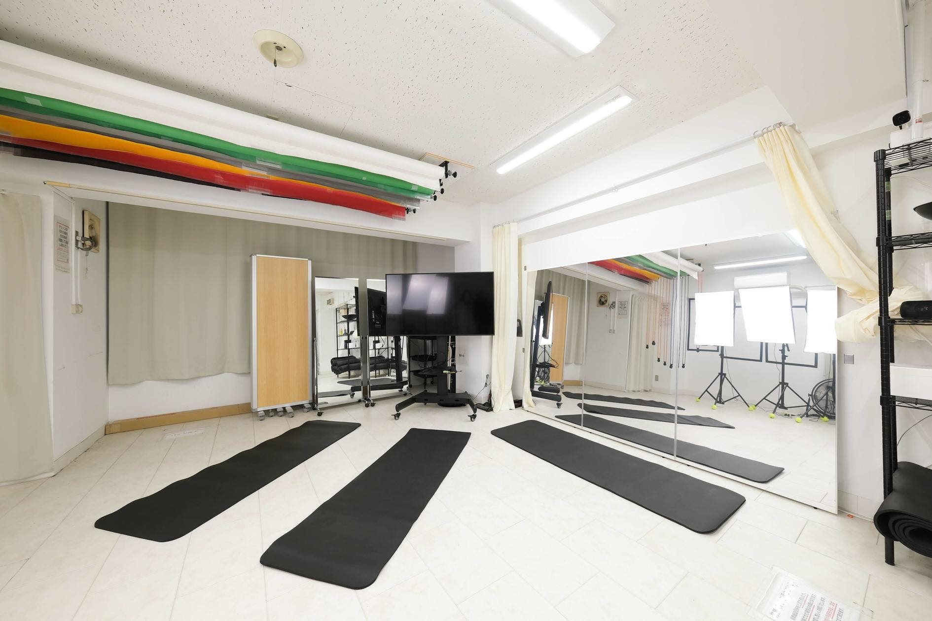 横浜駅徒歩6分【神奈川県内最安!!★本格撮影スタジオ】1H/2400円〜★背景紙＆機材込み写真＆動画撮影に最適なスタジオの写真9