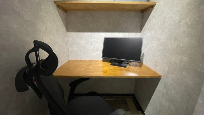 【竹ノ塚】モニター完備!!半個室①(ドア付き)の写真1