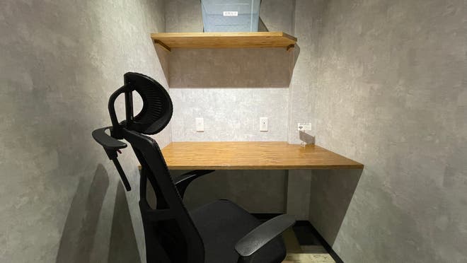 【竹ノ塚】モニター完備!!半個室①(ドア付き)の写真2