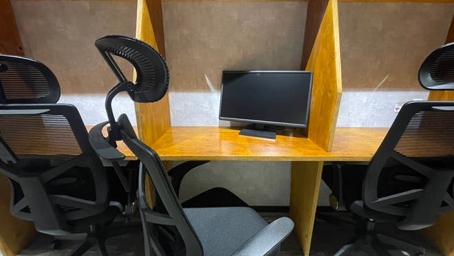 【竹ノ塚】モニター完備!!オープン席④(ドアなし)の写真1