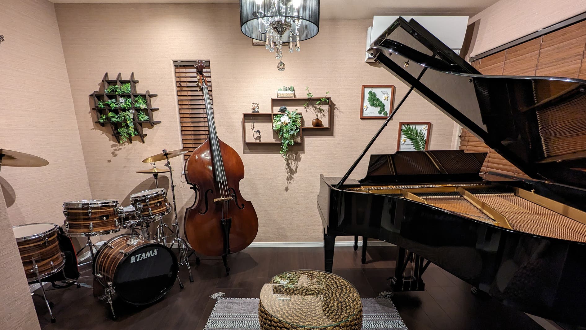 [舞子9分/駐車1台可]グランドピアノのある楽器練習スペースの写真1
