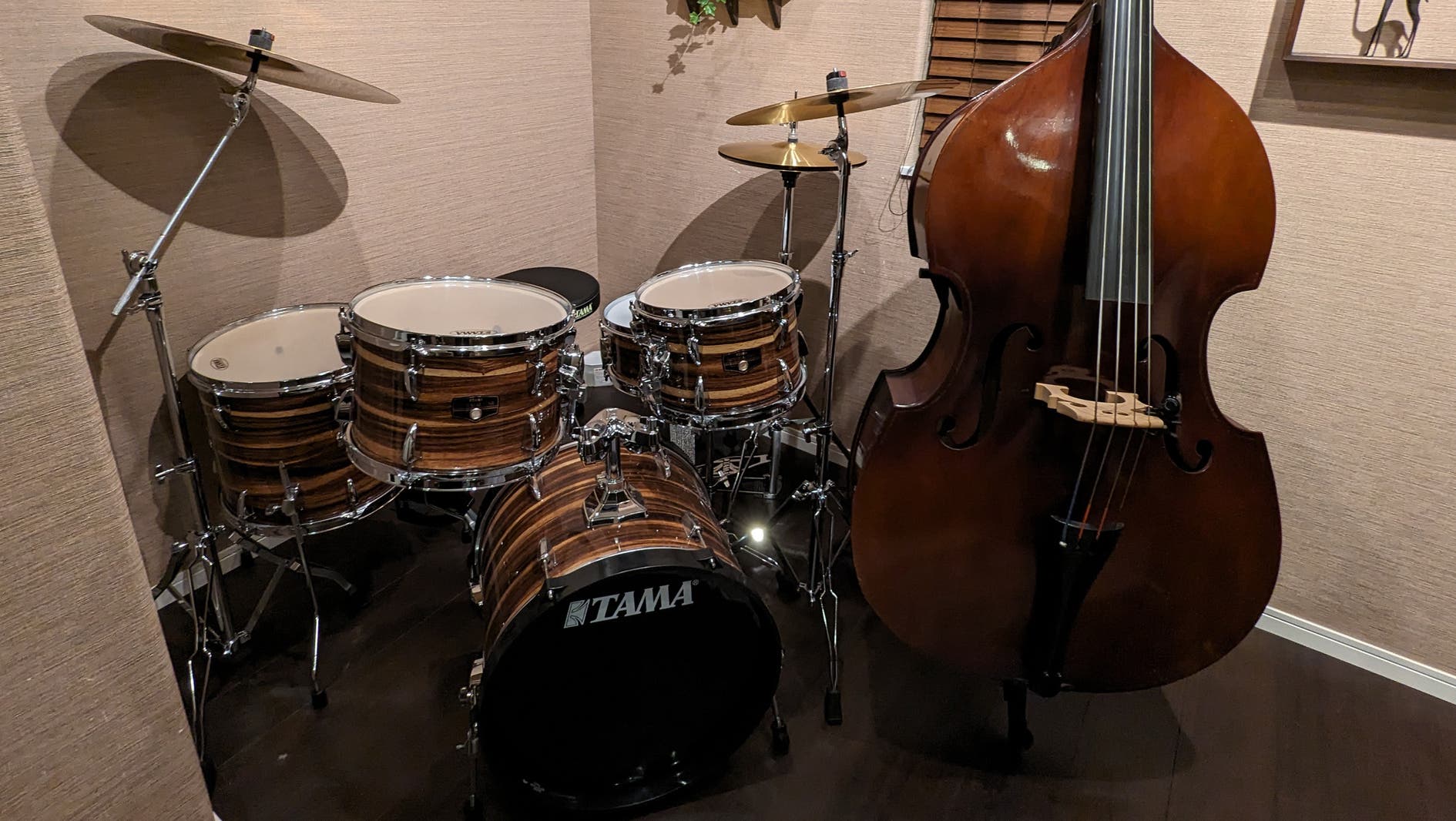 [舞子9分/駐車1台可]グランドピアノのある楽器練習スペースの写真4