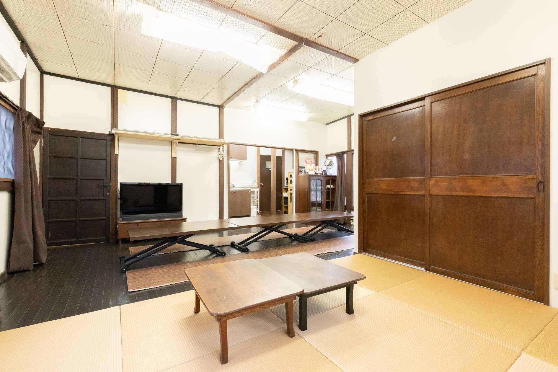 世田谷の古民家2階‼️広々ゆったりなごめる18畳❣️アンティークなしつらいでお迎えします(^^)の写真8