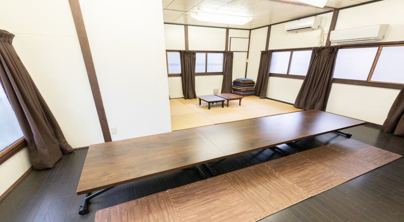 世田谷の古民家2階‼️広々ゆったりなごめる18畳❣️アンティークなしつらいでお迎えします(^^)