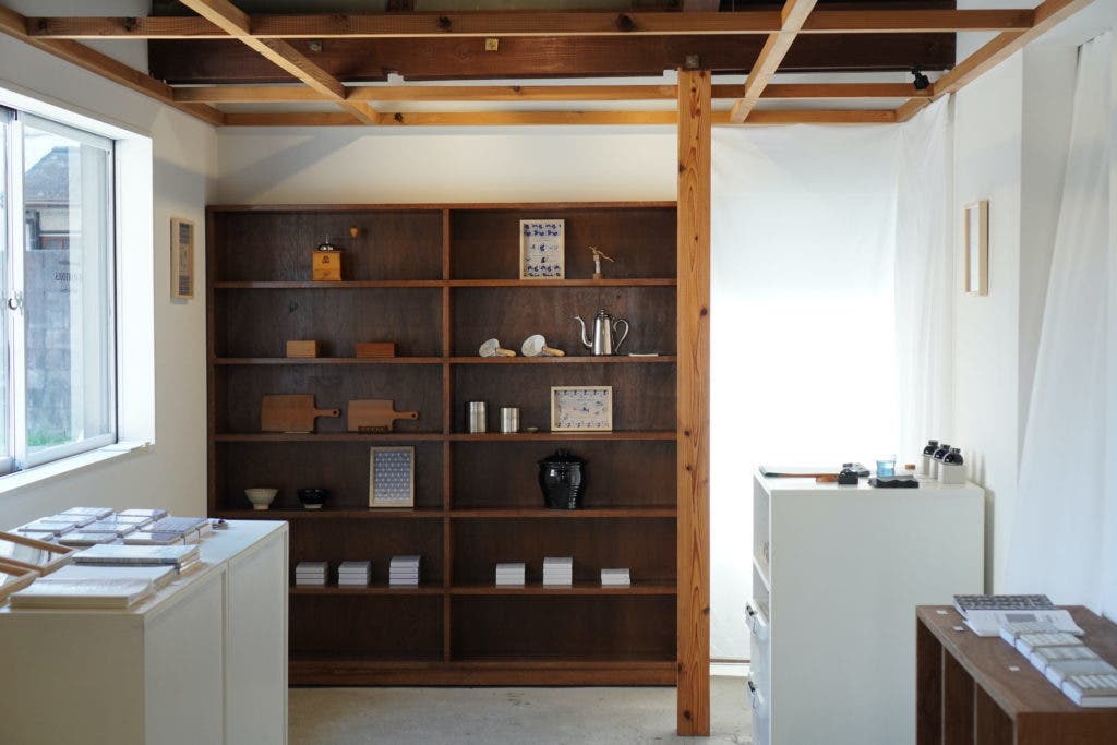 由比ガ浜への通り道。ショップ一体型ギャラリースペースの写真2