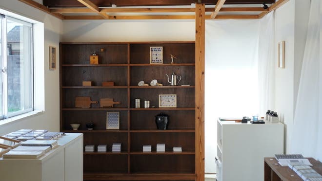 由比ガ浜への通り道。ショップ一体型ギャラリースペースの写真2