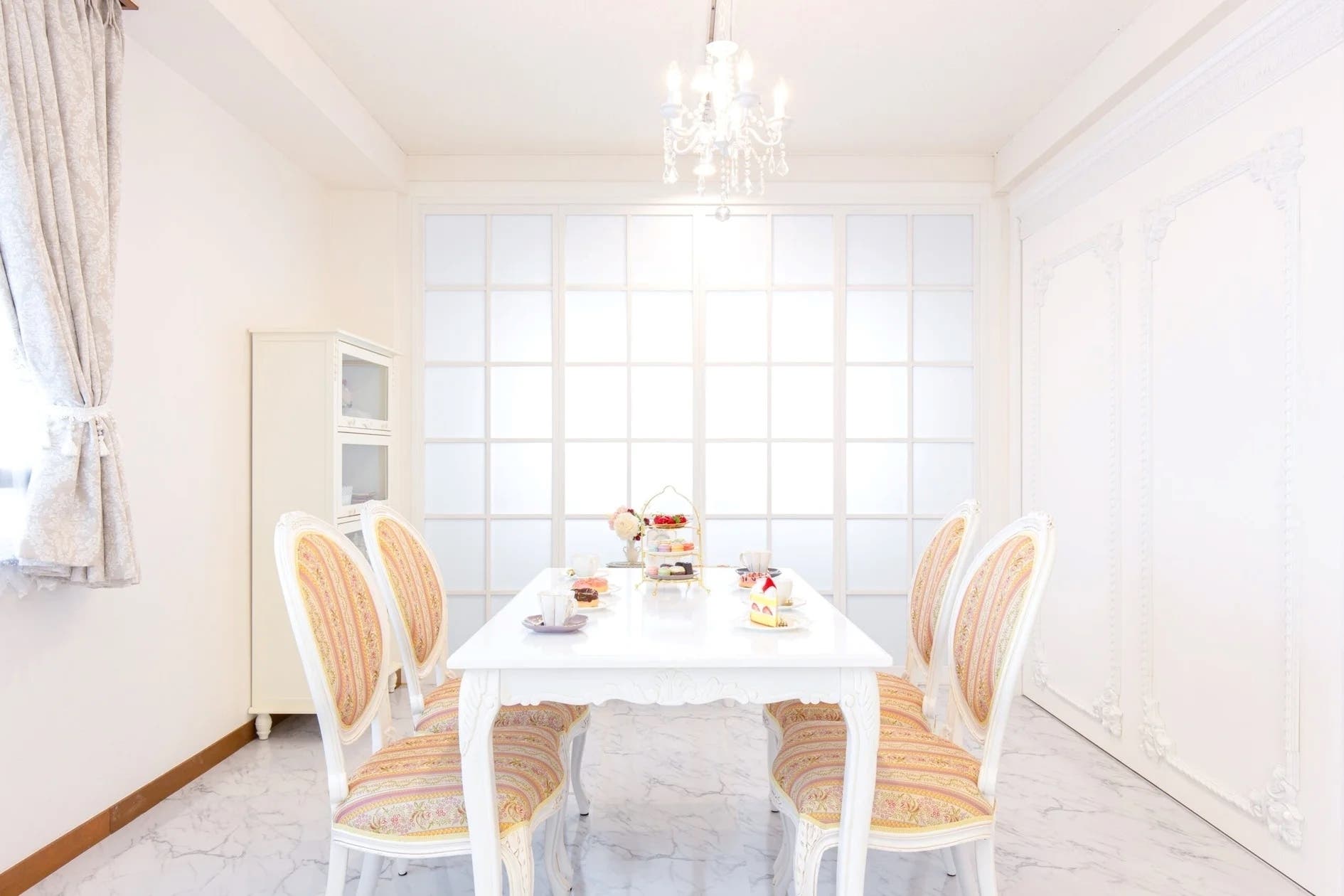 【ショートケーキ】推しカラーが映える！真っ白ロココ空間で生誕祭・推し会・撮影会・女子会はいかが？の写真4