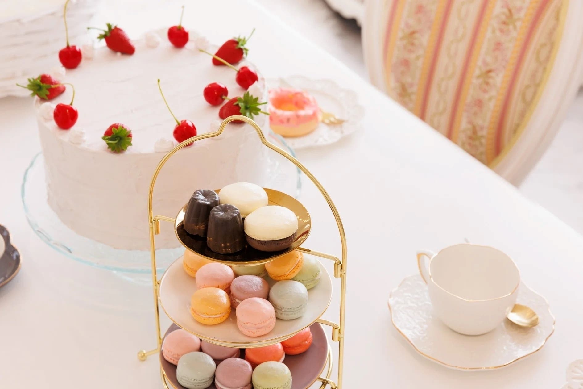 【ショートケーキ】推しカラーが映える！真っ白ロココ空間で生誕祭・推し会・撮影会・女子会はいかが？の写真11