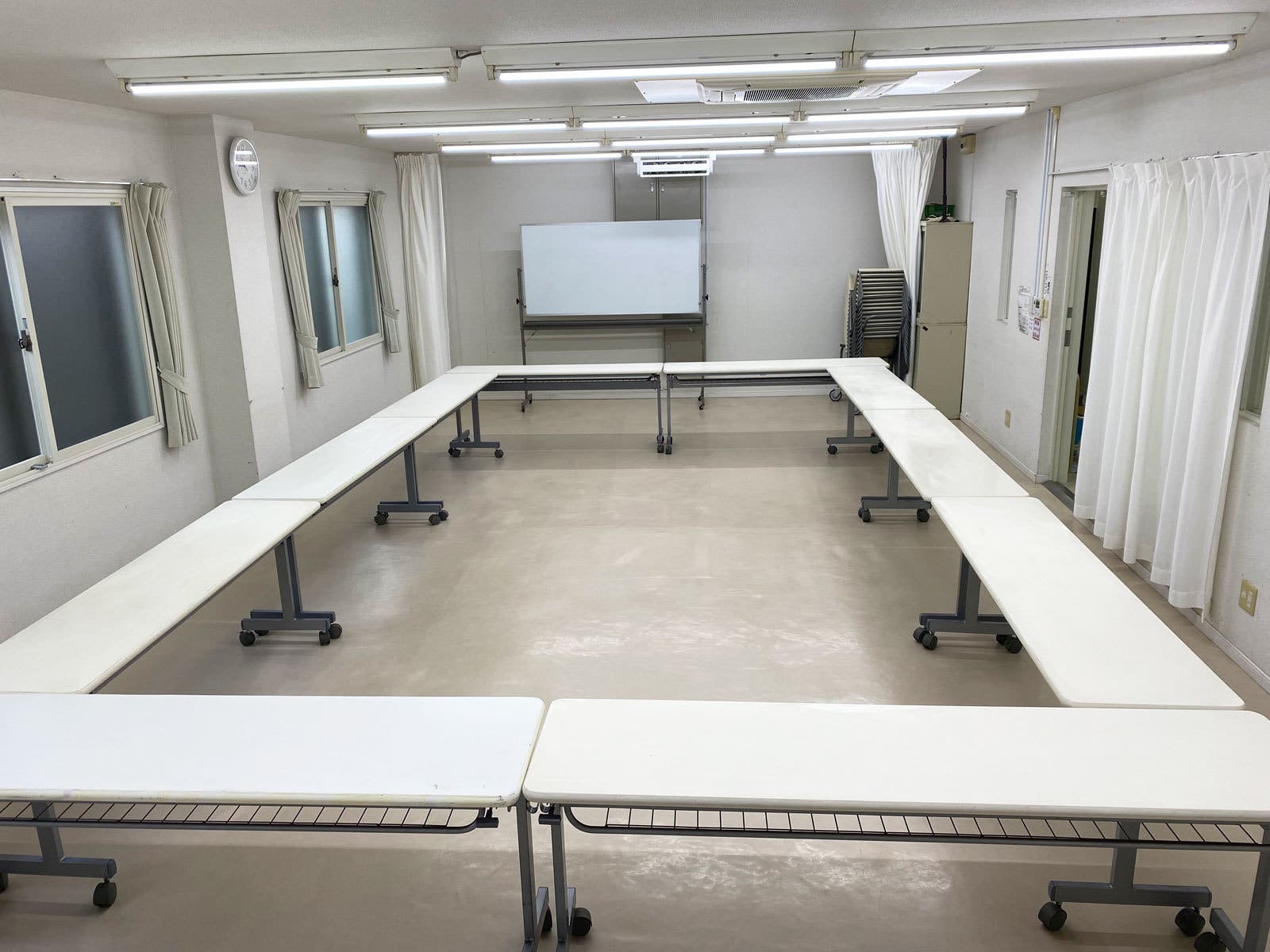 【平塚駅 徒歩1分】【貸会議室として３０年の堅実な実績】【C室2階-会議-ダンス ヨガ バレー  最大25名-全身鏡】の写真4