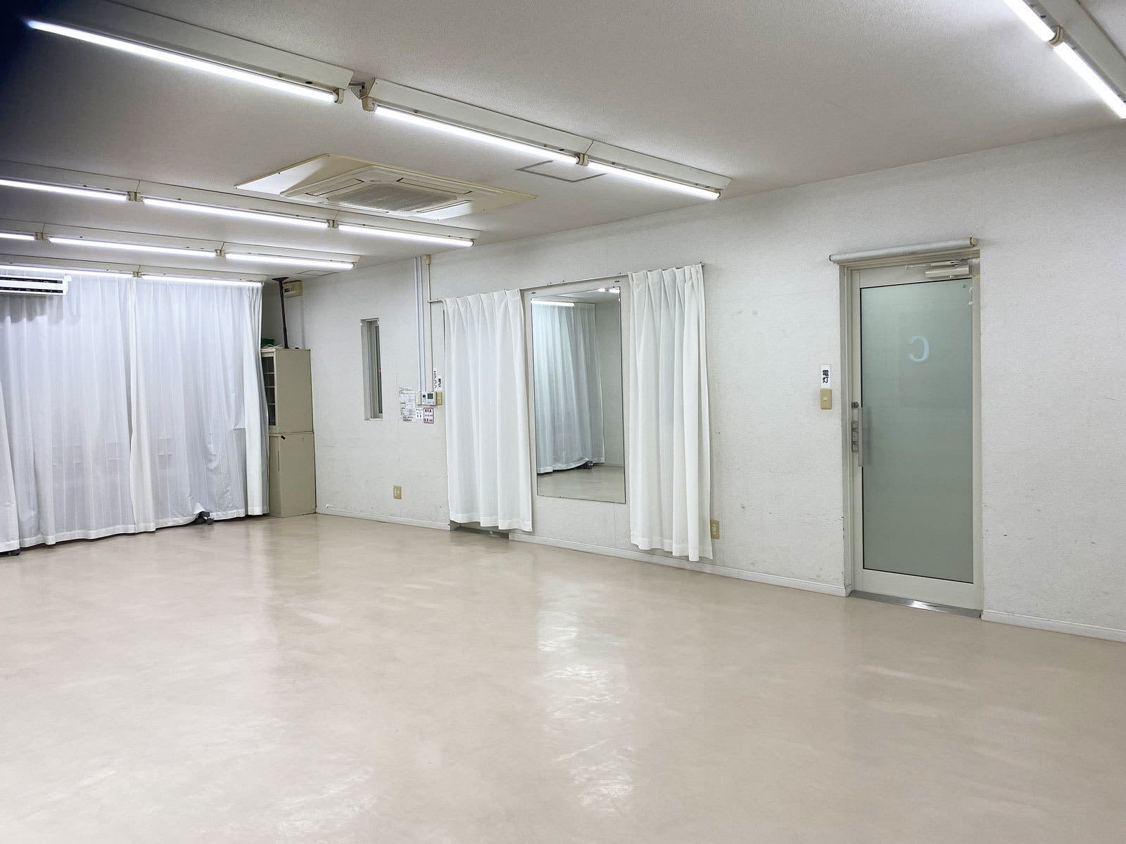 【平塚駅 徒歩1分】【貸会議室として３０年の堅実な実績】【C室2階-会議-ダンス ヨガ バレー  最大25名-全身鏡】の写真6