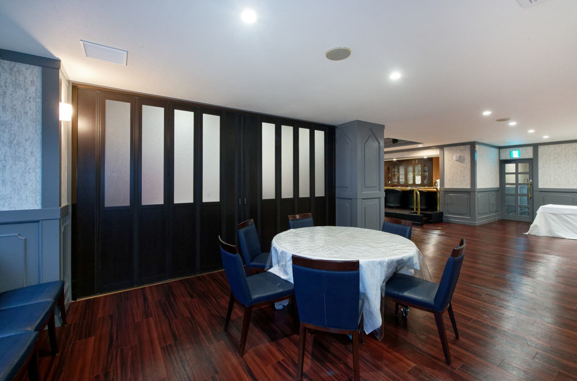 大人数向けパーティ👨‍👩‍👧‍👦ステージ有り💃🏼バーカウンター有り🍹の多目的ホール！の写真6