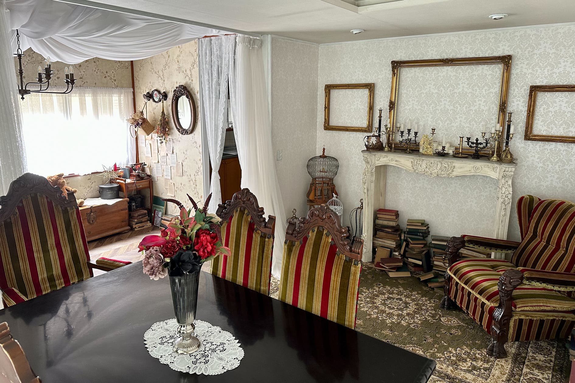 【Aroom】駅から徒歩5分！自然光の入るアンティークな洋室｜ポートレート｜コスプレ｜推し活｜お茶会の写真4