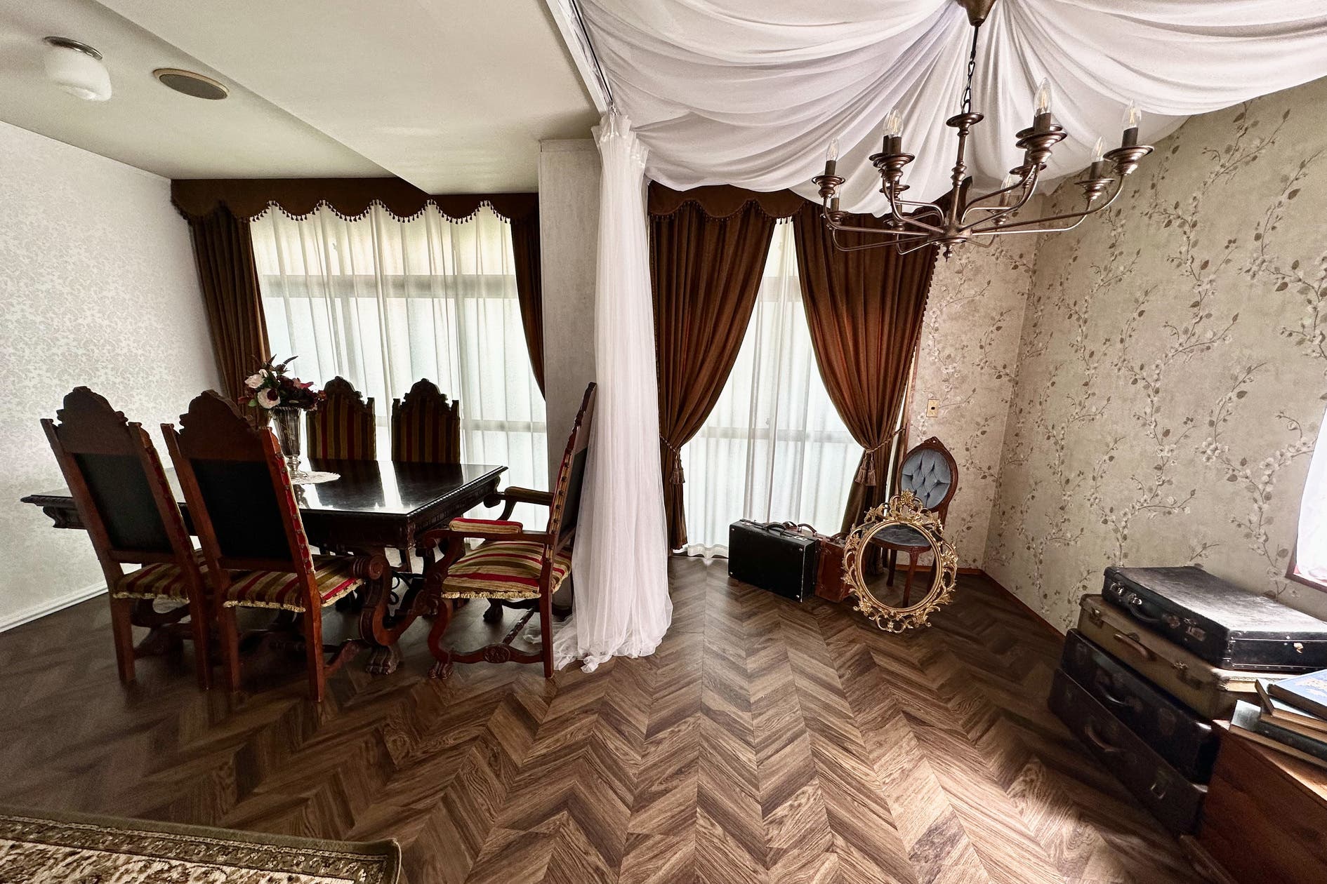 【Aroom】駅から徒歩5分！自然光の入るアンティークな洋室｜ポートレート｜コスプレ｜推し活｜お茶会の写真5